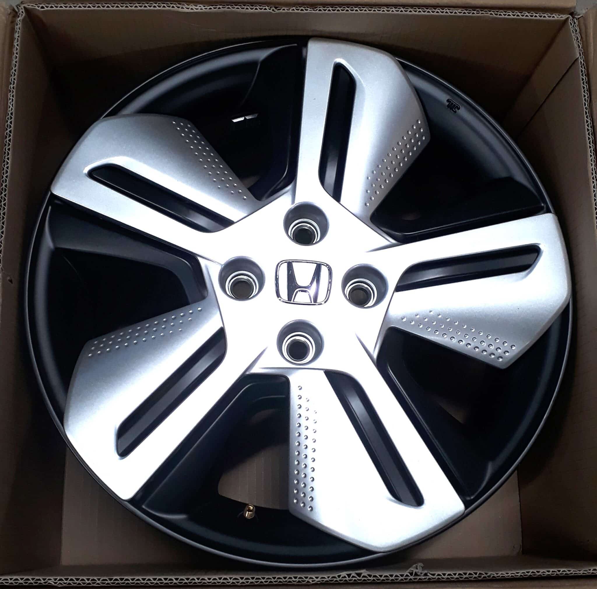 HONDA JAZZ E:HEV 16 INCH VELG P.ST. - Auto Ruiter Wateringen